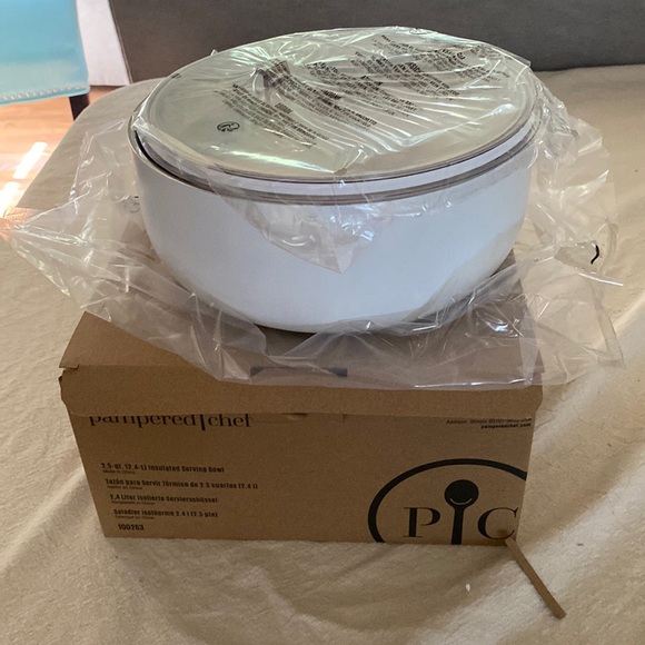 Pampered Chef | Kitchen | New Pampered Chef 25 Insulated Serving Bowl ...